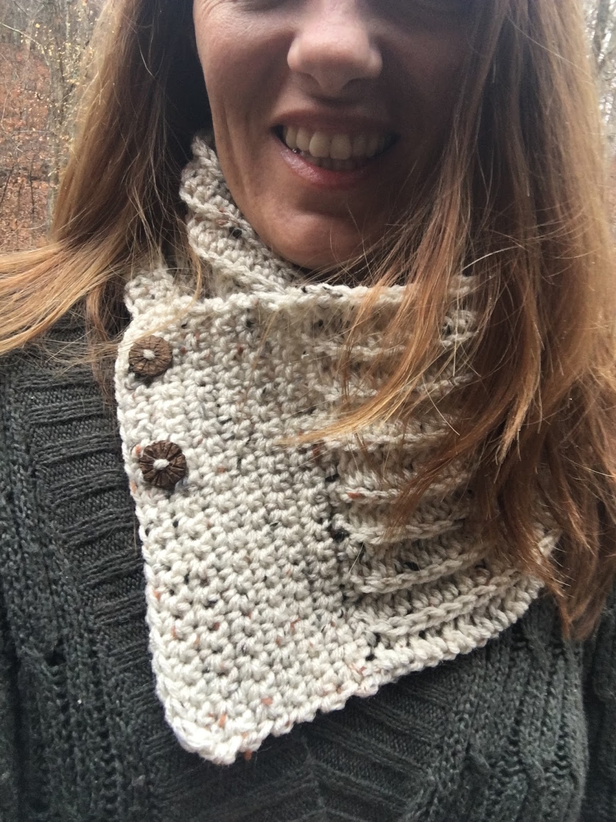 Tones of Home Ky: Free Crochet Pattern: Ribbed Button Cowl