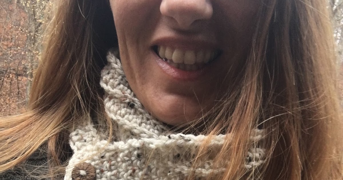 Tones of Home Ky: Free Crochet Pattern: Ribbed Button Cowl