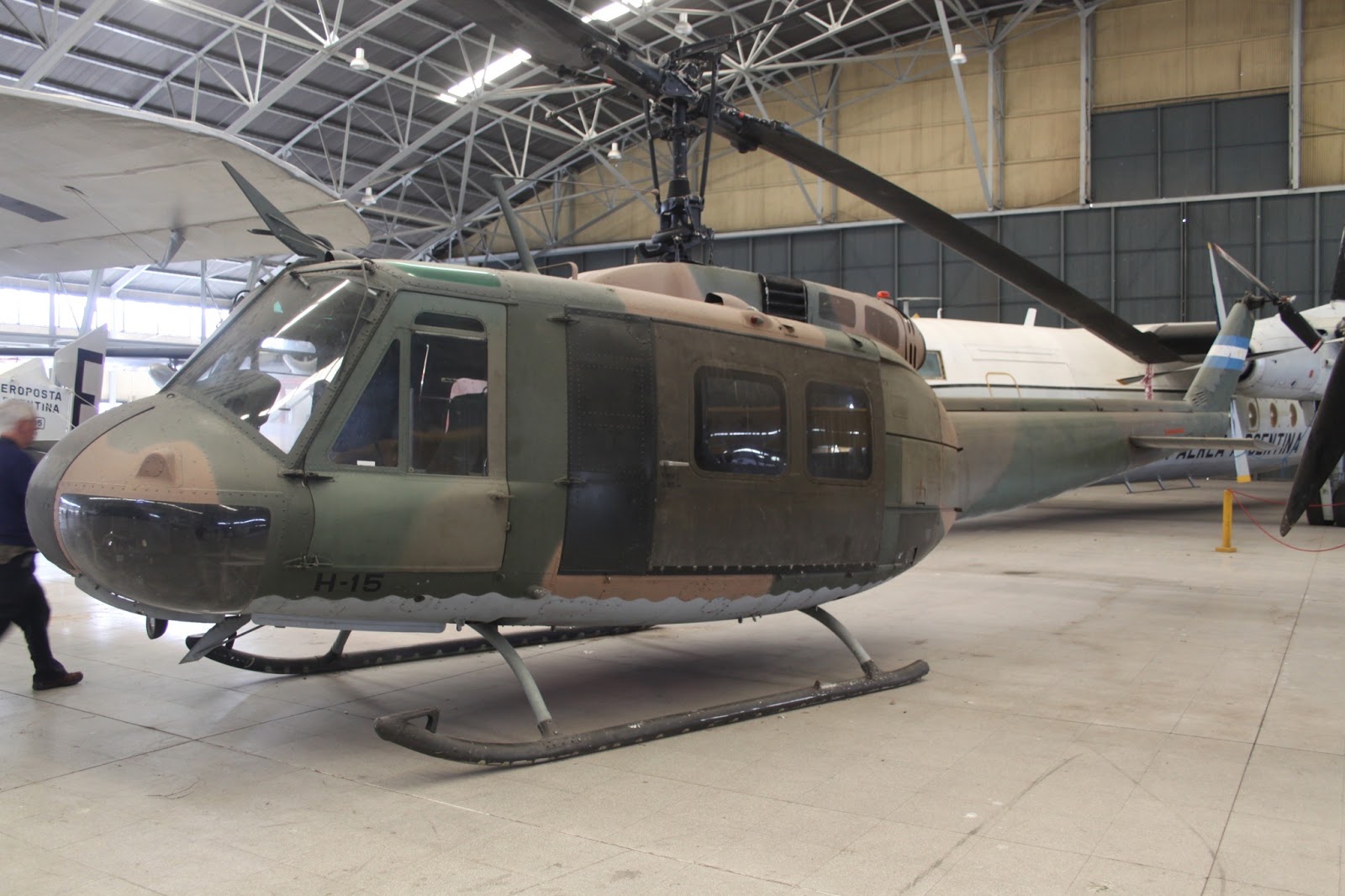 Historias Individuales: H-15 Bell UH-1H-BF Iroquois c/n 5483