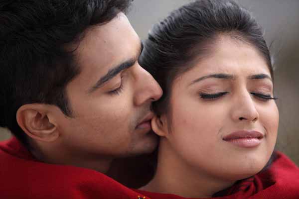 Young Couple Hot Stills from Thulli Ezhunthathu Kadhal Tamil Movie ...