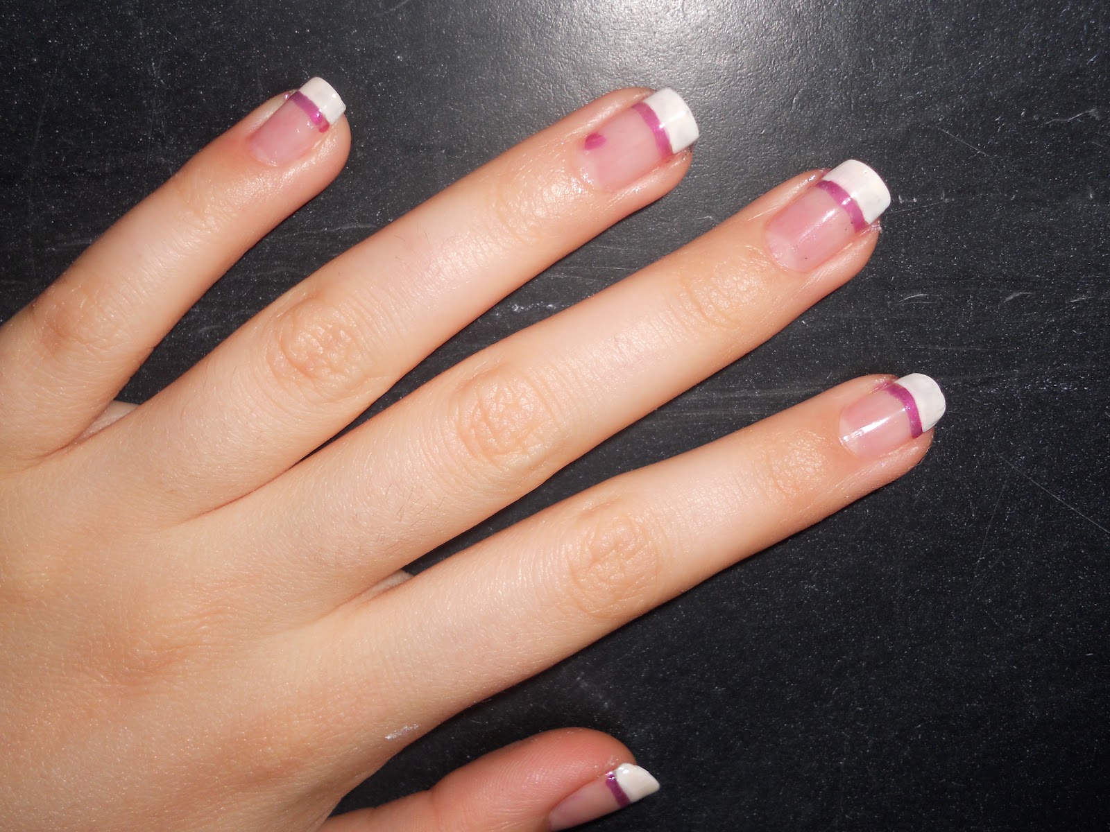 Nail Art x tutti...: Nail Art 5: french bianche con linea viola