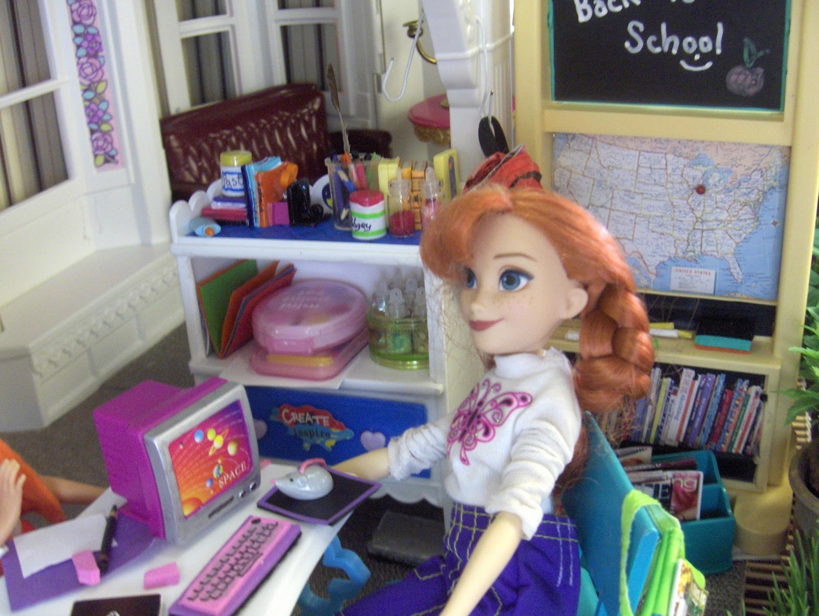 Barbie:OldNewGreenRedo : Back to School:Homework Cabinet and Chalkboard