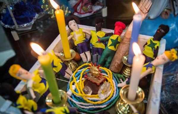 Greenblacks: Kantoi: Bomoh WC Brazil 'Tertelan' Biji Cempedak