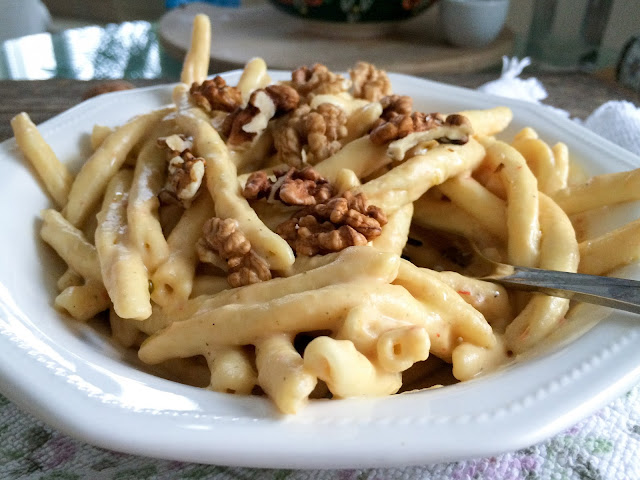 Fitt fazék kultúrblog : Olasz tészta "sajt"szószban, pirított dióval ...