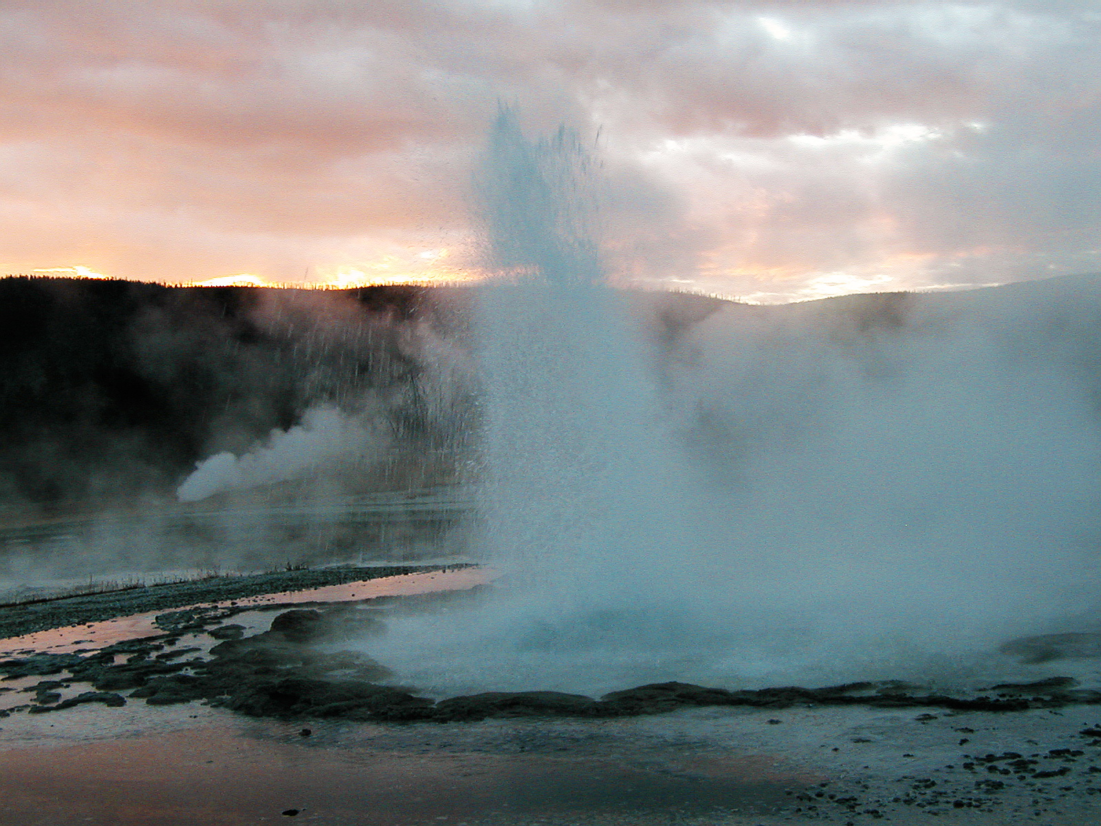 Focusing On Travel : Yellowstone: A Geyser Gazers Guide to the Upper ...