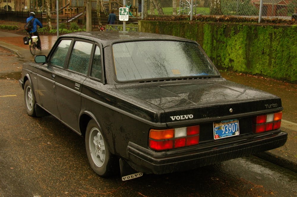OLD PARKED CARS.: Piff Family Volvo #4: Ben's 1983 Volvo 244 GLT Turbo.