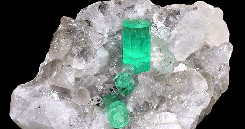 Amazing Emerald Crystal on Crystals - Geology In