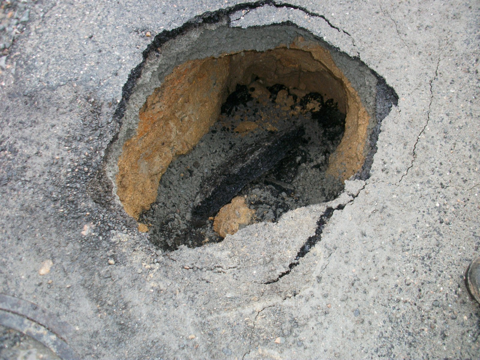 Vintage Maison: Hole in the ground, so big and sorta round...