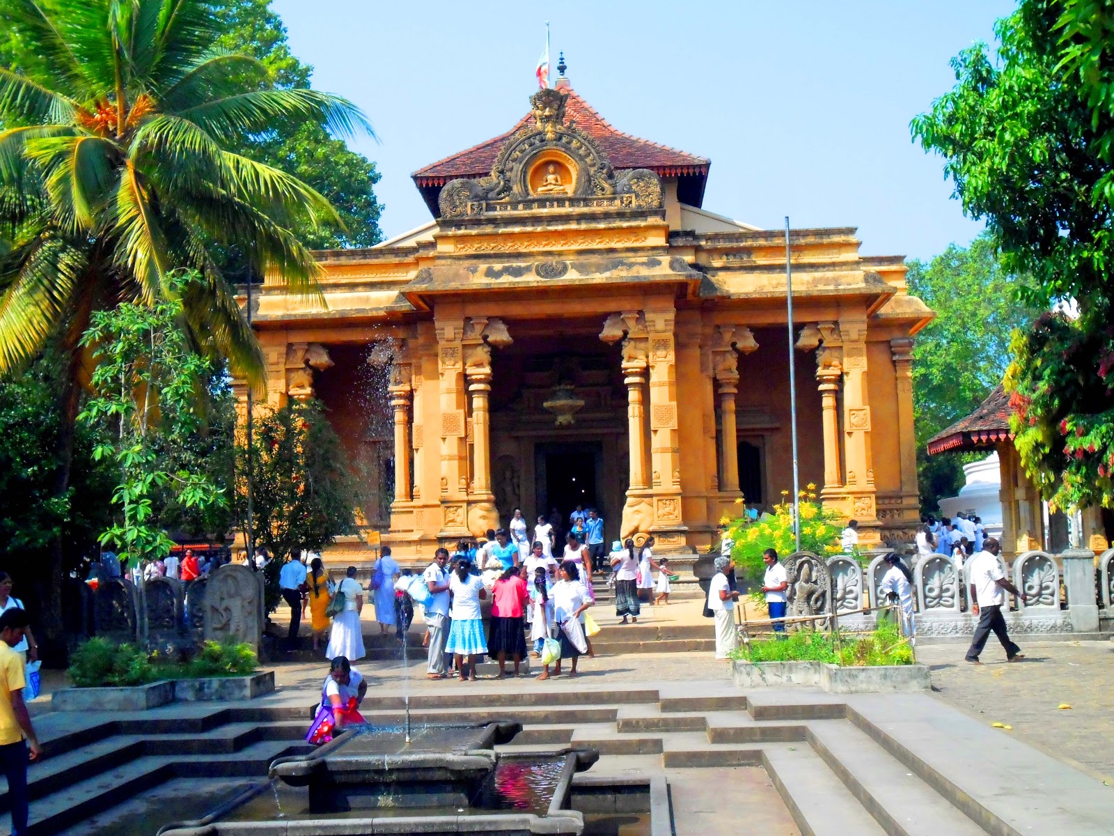 Kelaniya Temple [කැළණිය රජමහා විහාරය]
