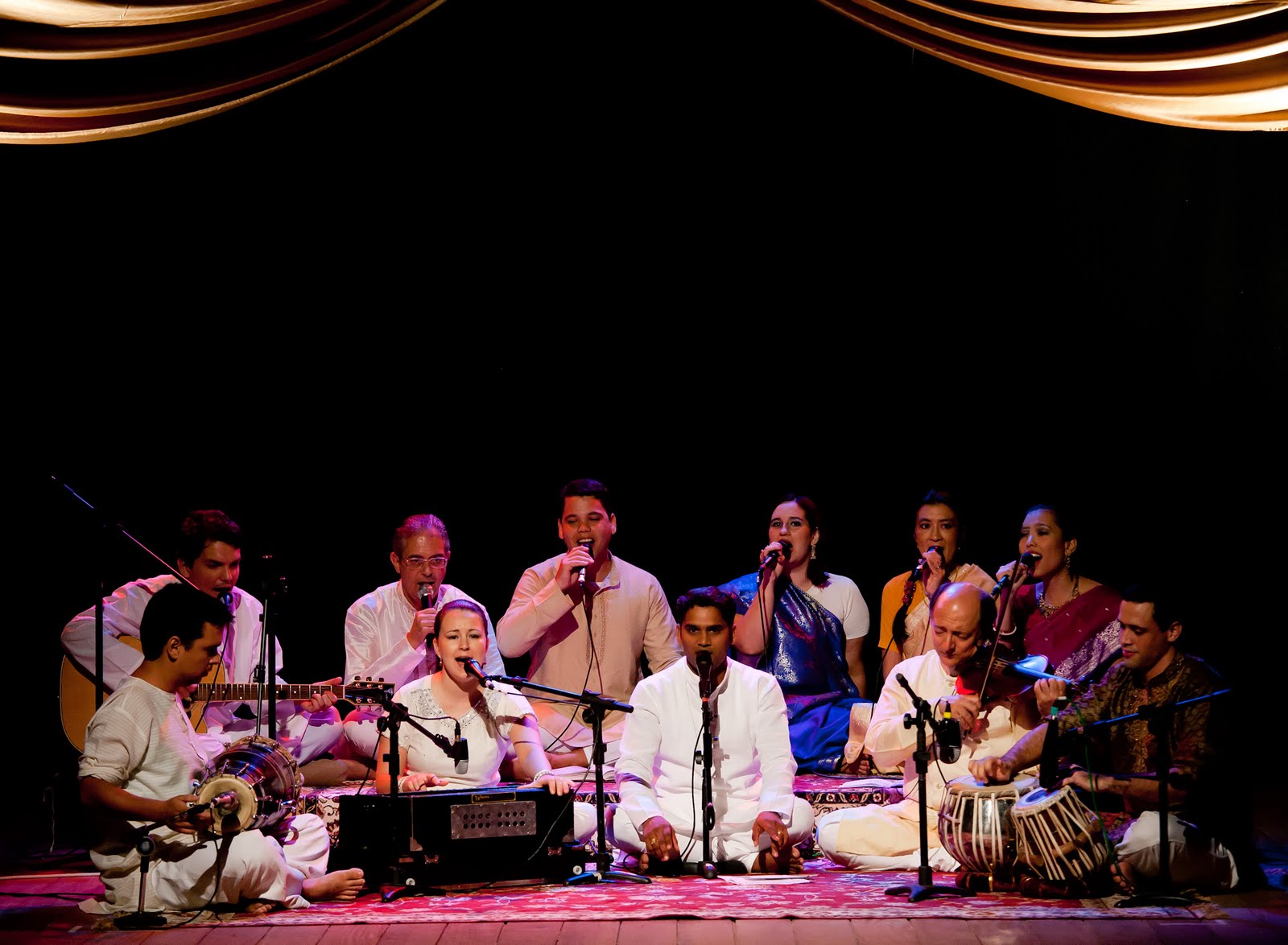 Comunicação Livre: MÚSICA TRADICIONAL INDIANA NO PALÁCIO DE CRISTAL COM ...