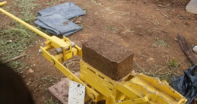Arquitectos y Arquitectura : Como hacer bloques de Tierra Comprimida