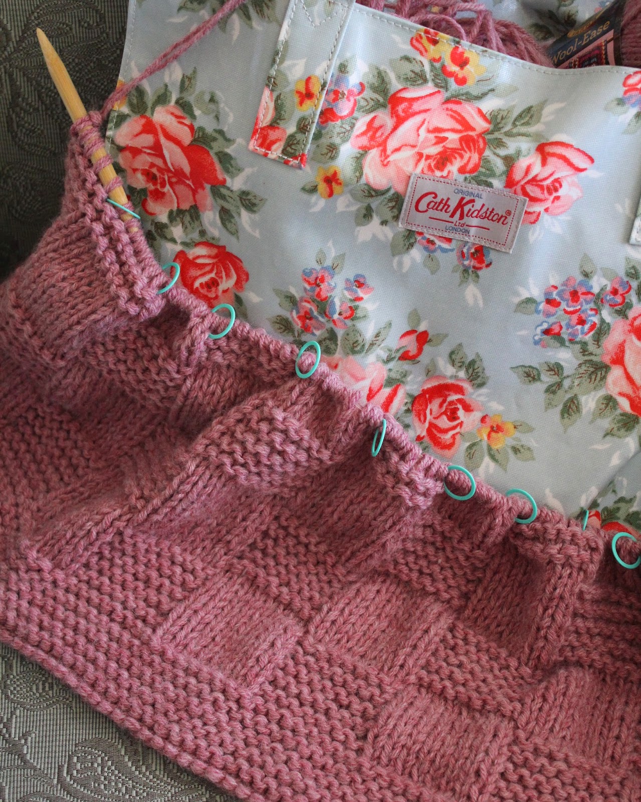 The Flitter Knitter: Alice's Embrace