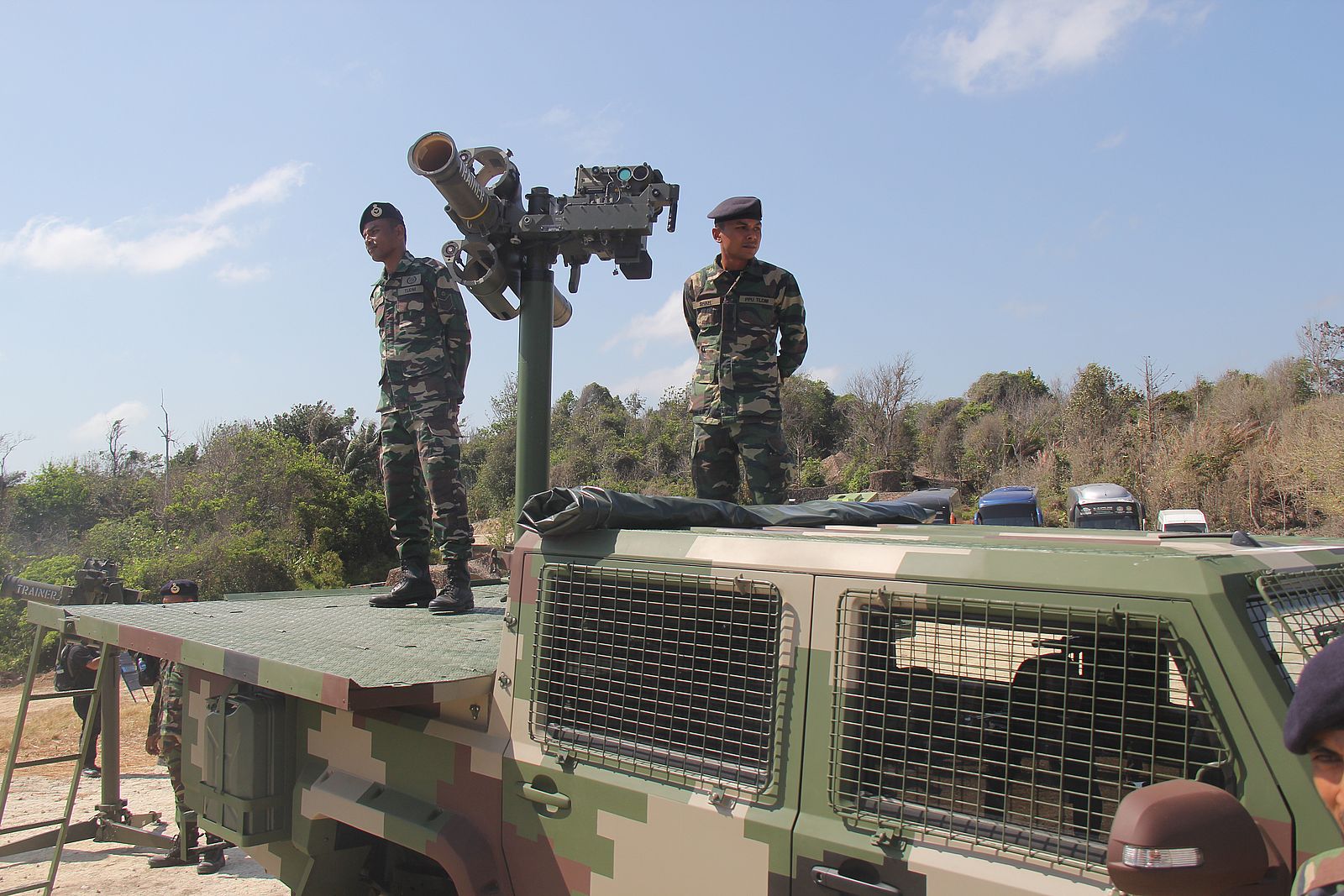 DEFENSE STUDIES: Malaysian Armed Forces Conducts Starstreak Firing ...