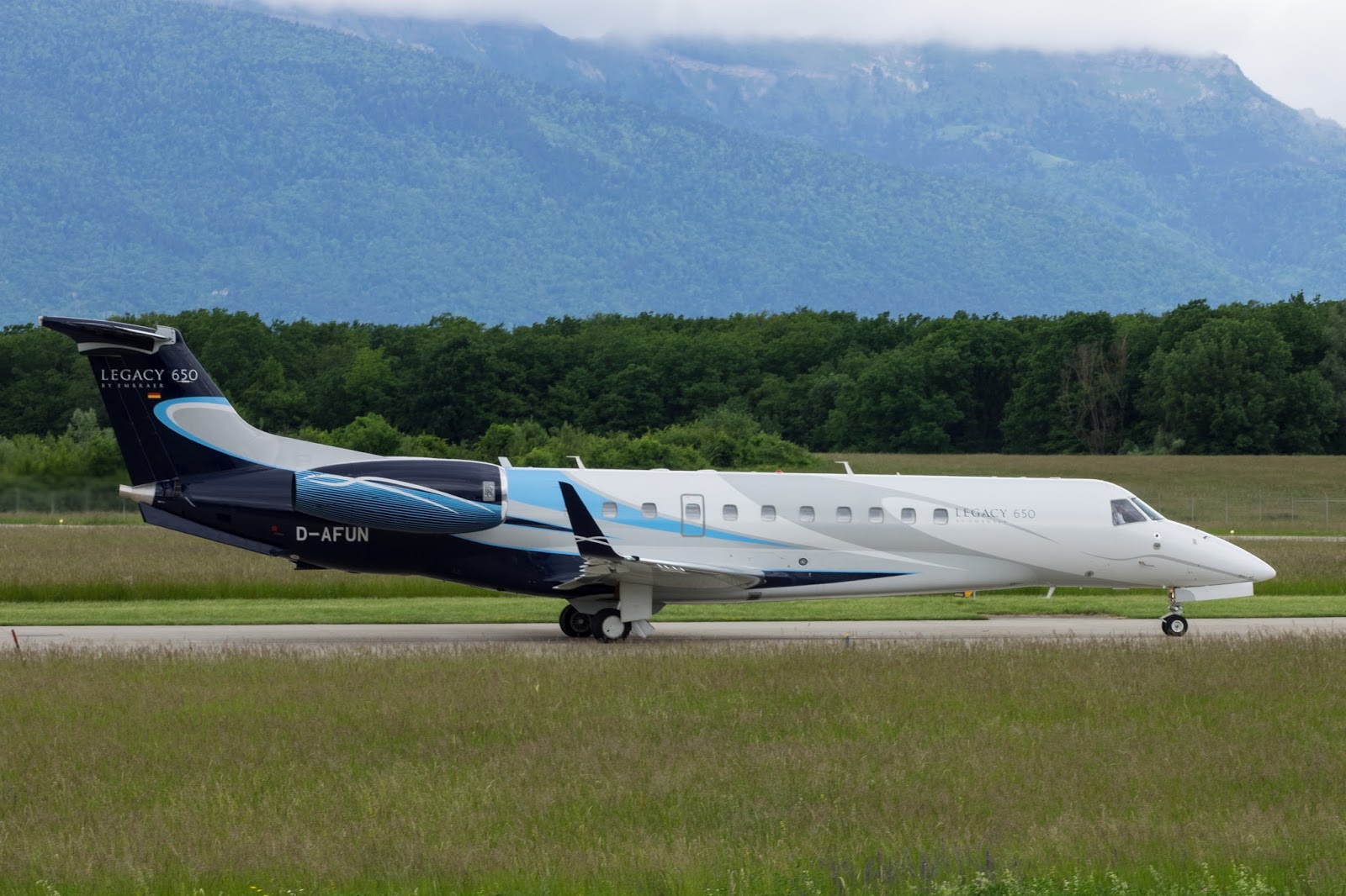 FLUGZEUGE Privatjets etc: D-AFUN Embraer EMP 135BJ Legacy 650 E35L > AHO