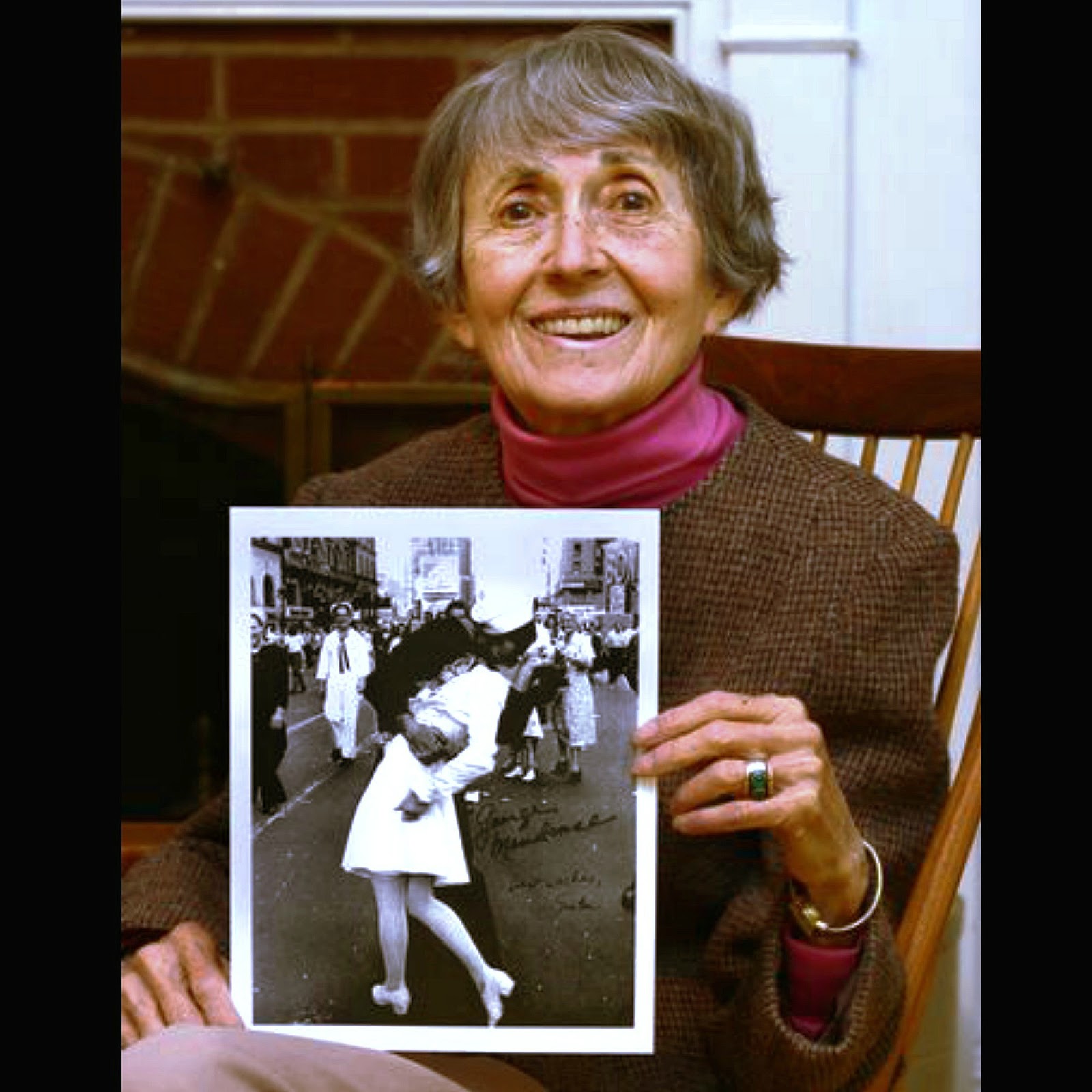 WHBC-GR: Πέθανε το κορίτσι της Times Square -Της θρυλικής φωτογραφίας ...