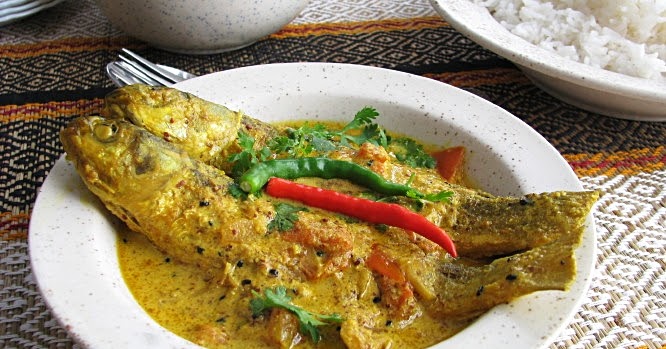 Kitchene Kichukhonn : Parshe macher jhal / Parshe fish cooked in ...