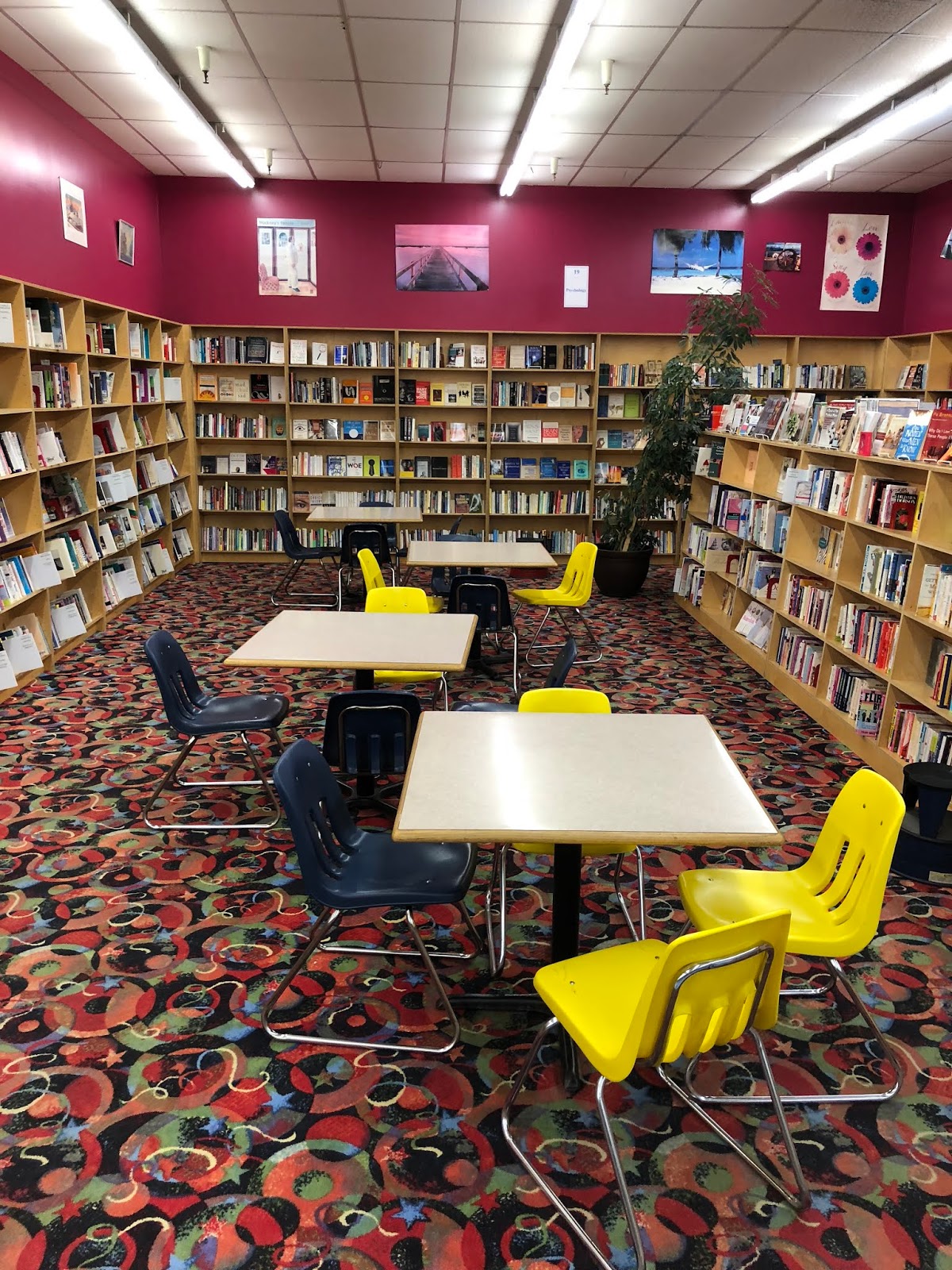 The Indie Bob Spot: Title Wave Books - Anchorage, AK