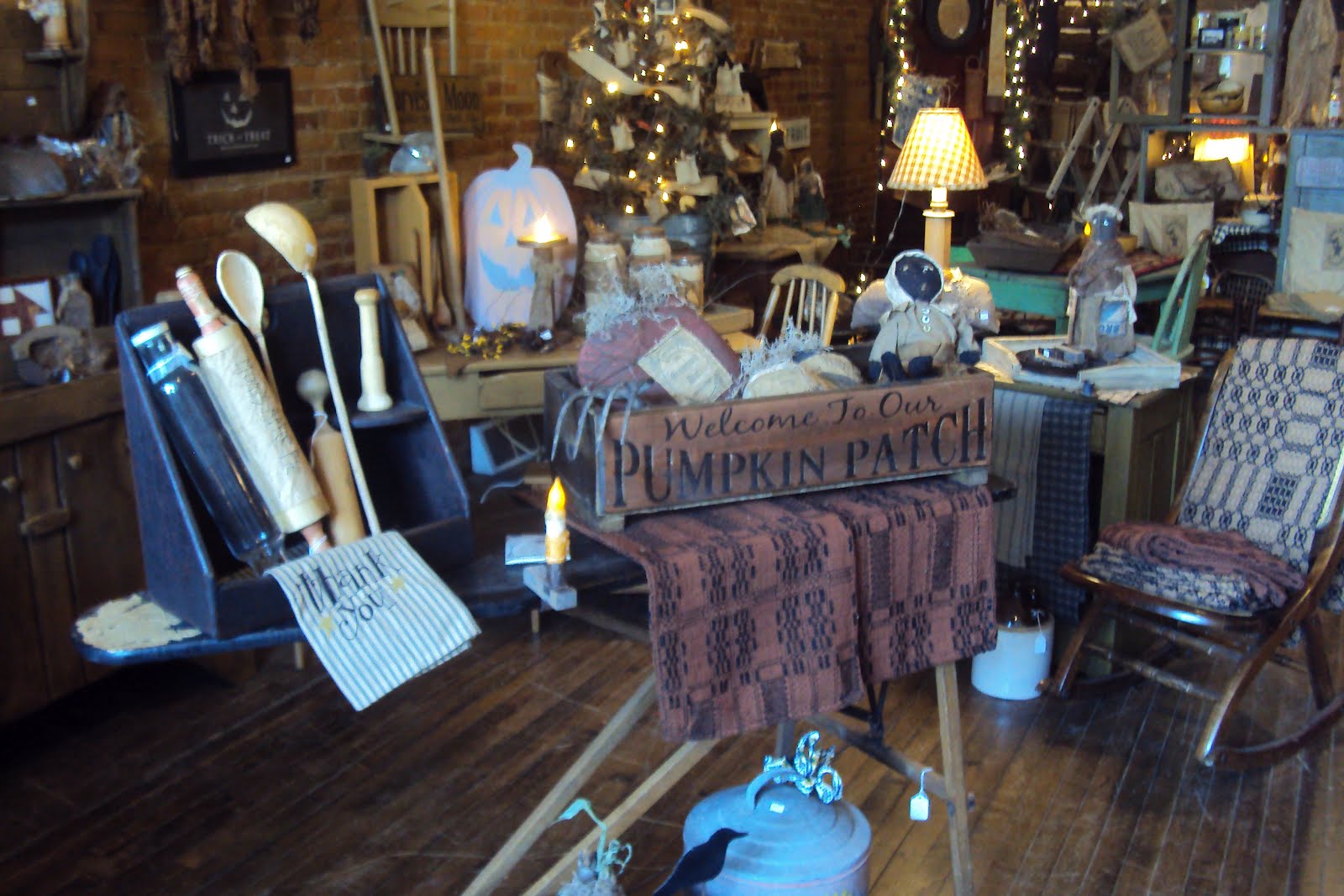 Holly Hills Primitives: A LITTLE SHOP TOUR...