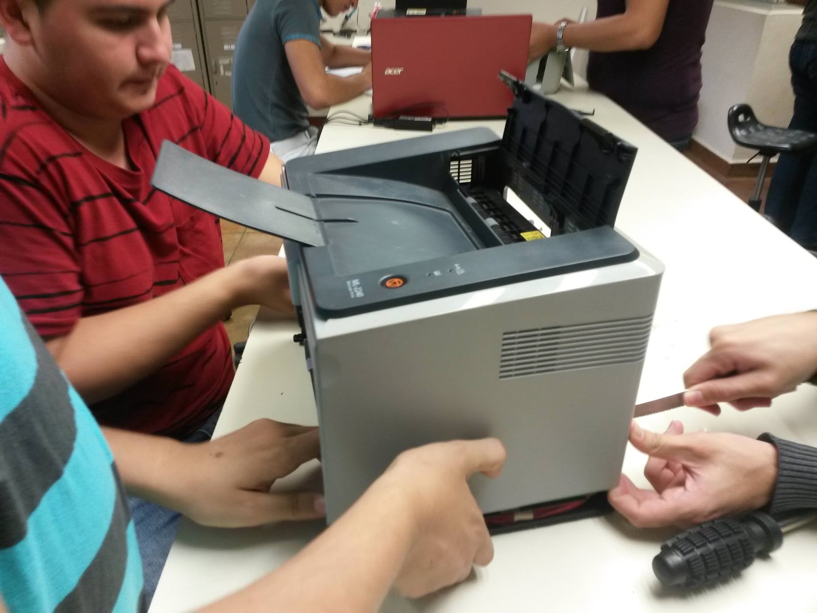 Introduccion al Hardware: Ensamble y Desensamble de una Impresora