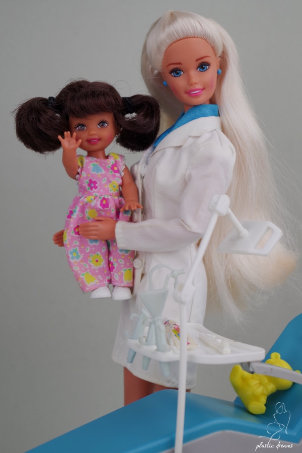 Plastic Dreams Dolls :: Barbie et miniatures: Dentist Barbie Doll