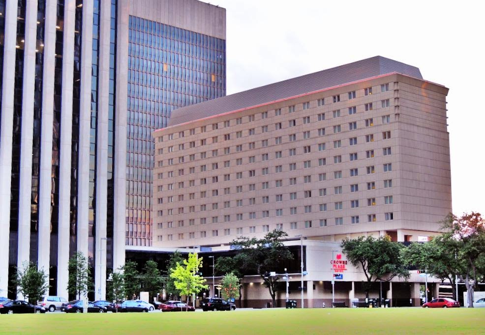 Houston in Pics: Cullen Center Office Buildings on Southern end of Down
