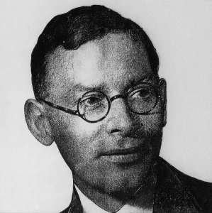 ACravan: Mystery, Ingenuity and Bent Plywood (Gerald Summers' Armchair)