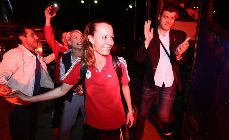 ΟΛΥΜΠΙΑΚΟΣ: ΜΕ ΕΙΚΟΝΕΣ... Η ΑΠΟΘΕΩΤΙΚΗ ΥΠΟΔΟΧΗ ΣΤΑ ΚΟΡΙΤΣΙΑ ΤΟΥ ...