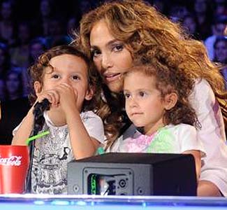 Famous twins - Pix Magazine