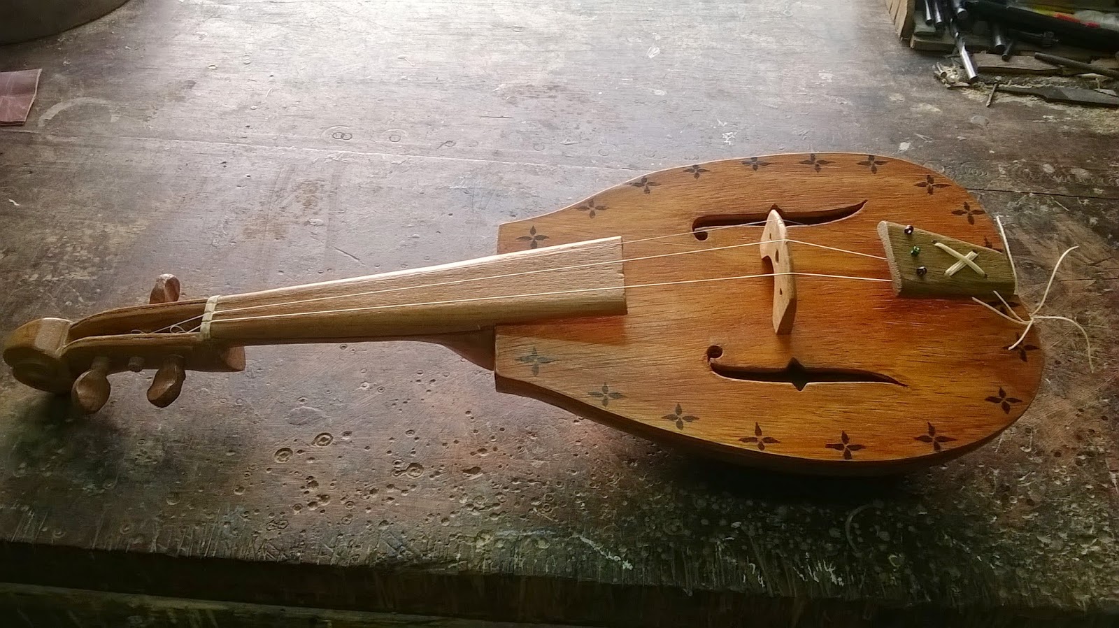 Barro e Cordas: Rabeca de Cabaça e Rabeca Medieval