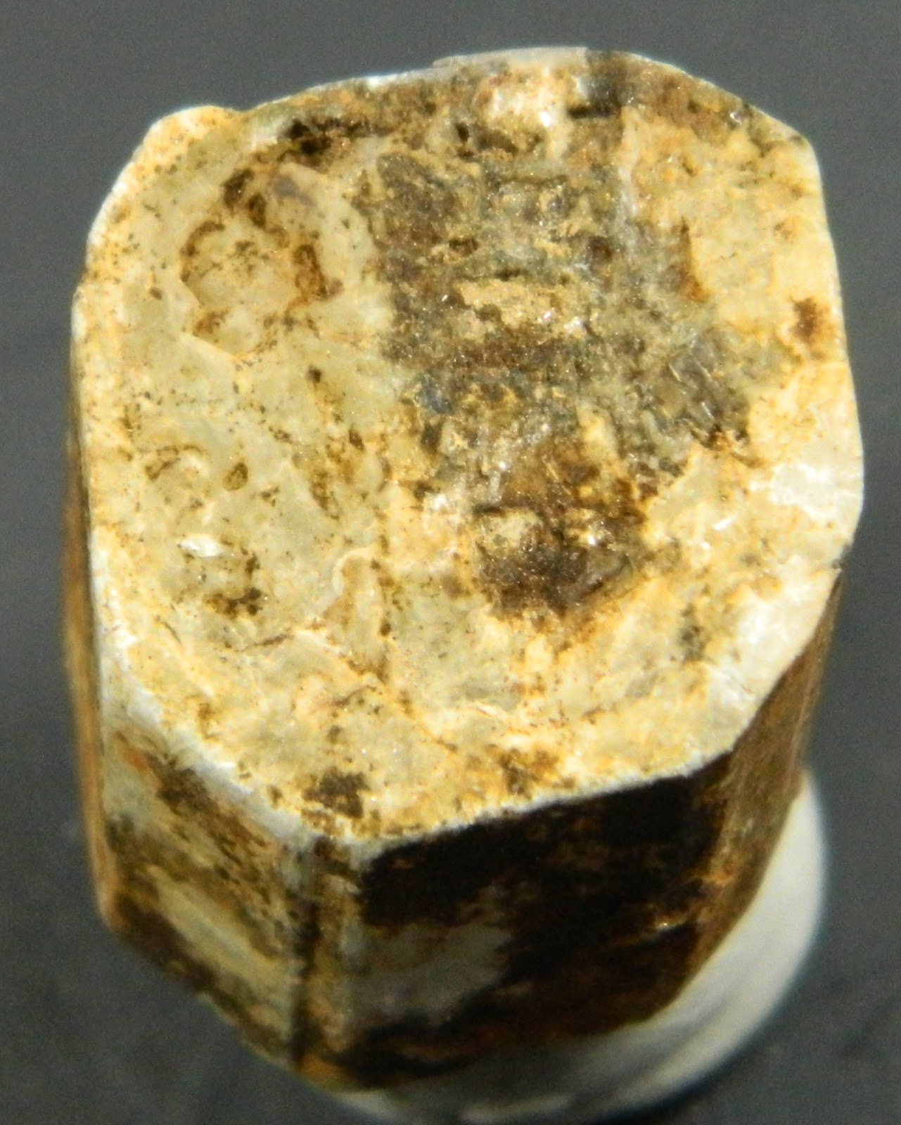 CSMS GEOLOGY POST: SCAPOLITE: A SORT OF FORGOTTEN MINERAL