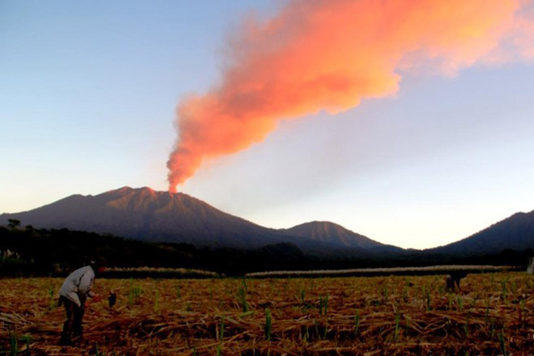 Bali Free Information: Mount Raung Eruption Comes to Bali
