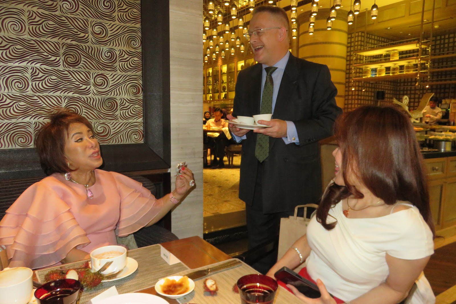 Kee Hua Chee Live!: LILLIAN TAN CELEBRATED HER BIRTHDAY AT MOSAIC ...