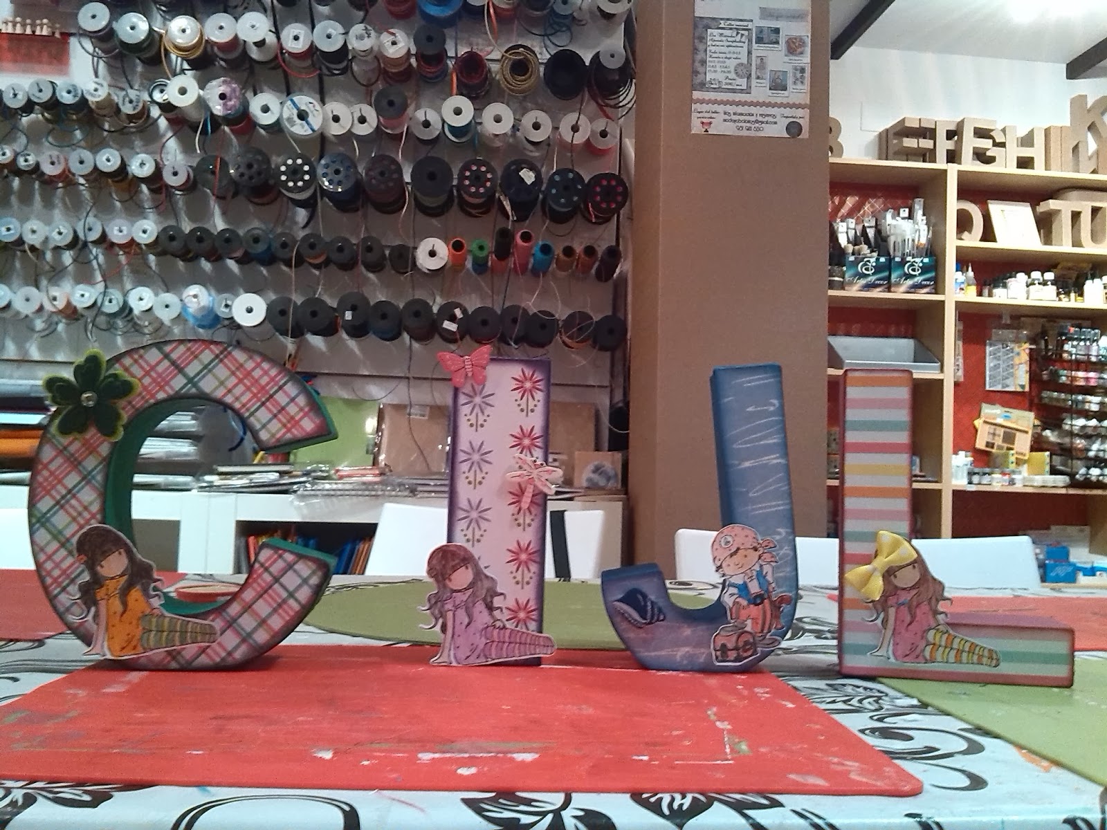 Parafernalias. Moda y abalorios: Taller letras decoradas (Scrapbooking)