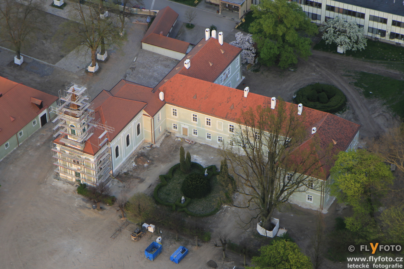 FLyFOTO letecká fotografie a video: Kladruby nad Labem