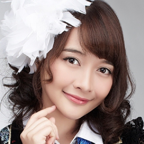 Profil dan Koleksi Foto Devi Kinal Putri JKT48
