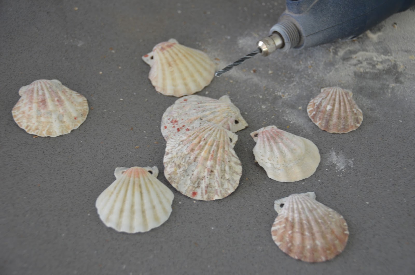Mama Momenten: Schelpen schilderen en rijgen
