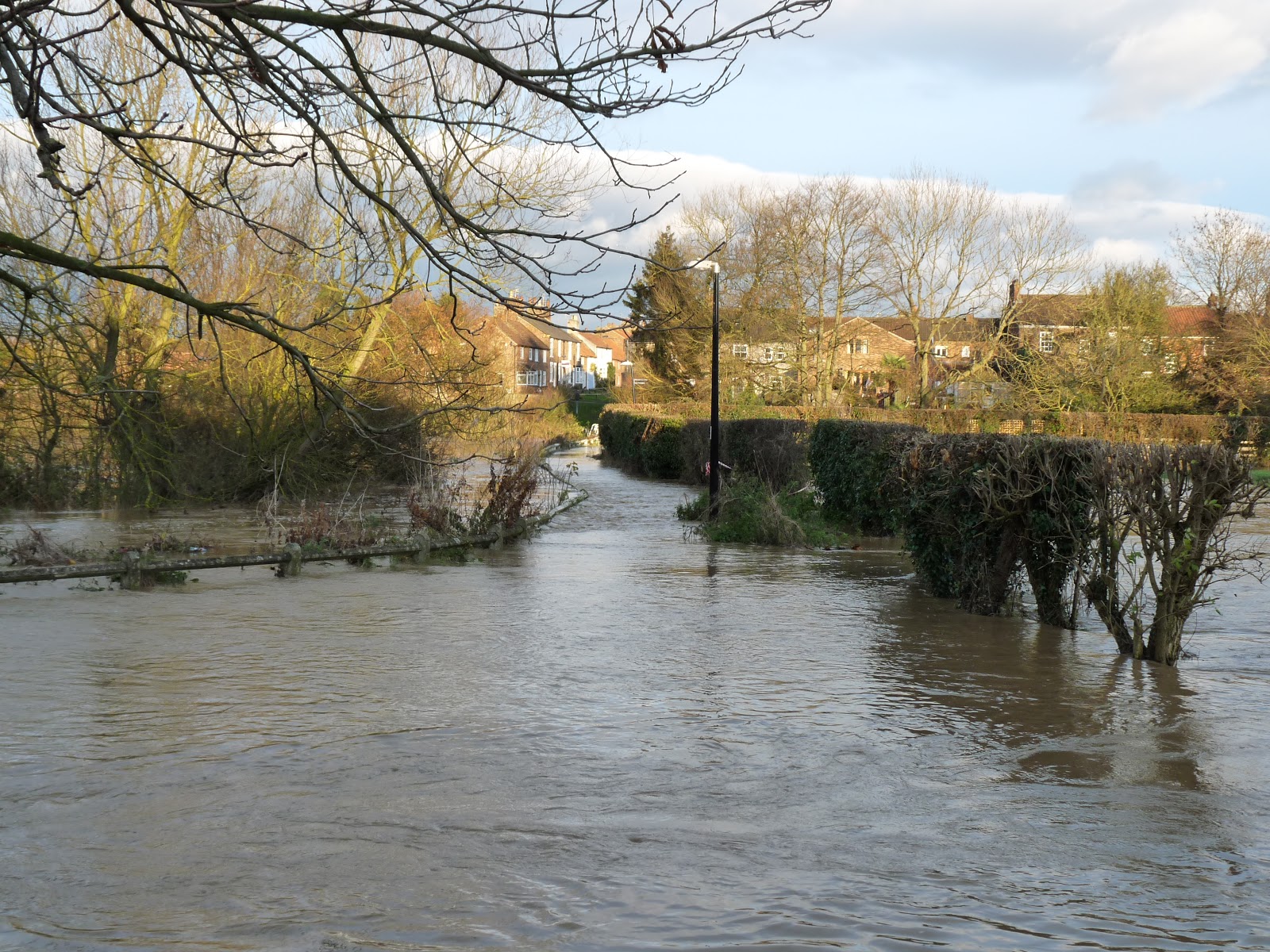 Barry In Thirsks Adventures: Cod Beck River in Thirsk overflows its ...
