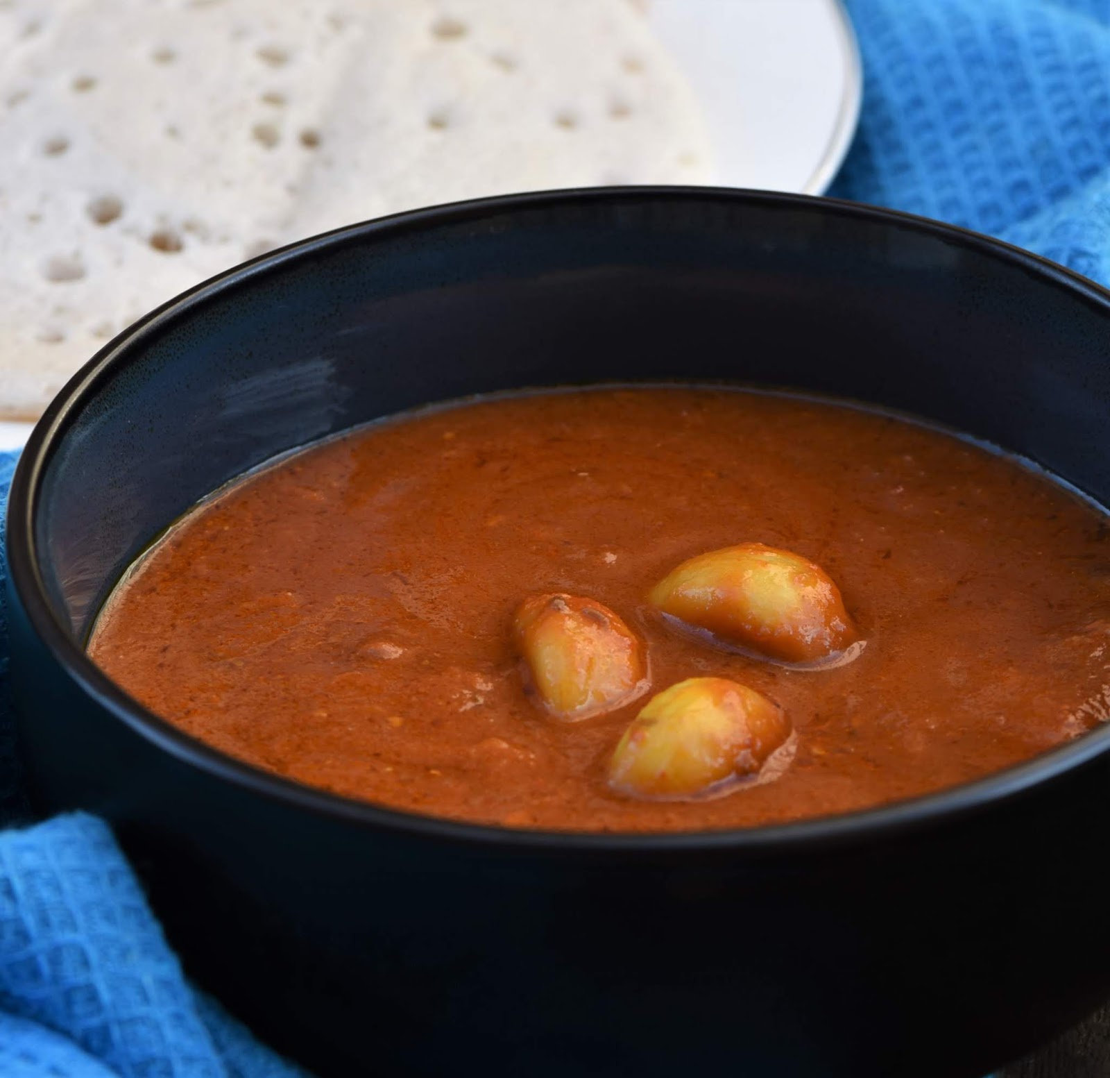 Flavours and Tastes: Poondu Mandi Kuzhambu - Spicy Garlic Gravy