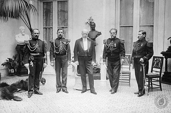 Julio Argentino Roca en su casa luego de delegar el mando en el electo ...