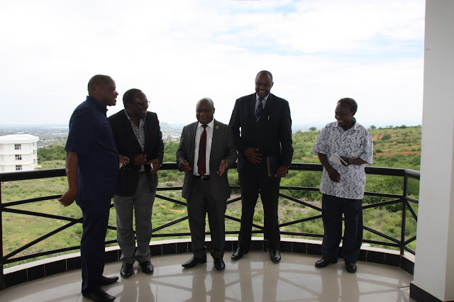 MSAKA HABARI MEDIA: Law schoool wamtembelea dkt Mwakyembe ofisini kwake ...