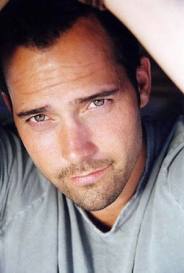 Who is that actor, actress in that TV commercial?: Samsung "Rocket ...