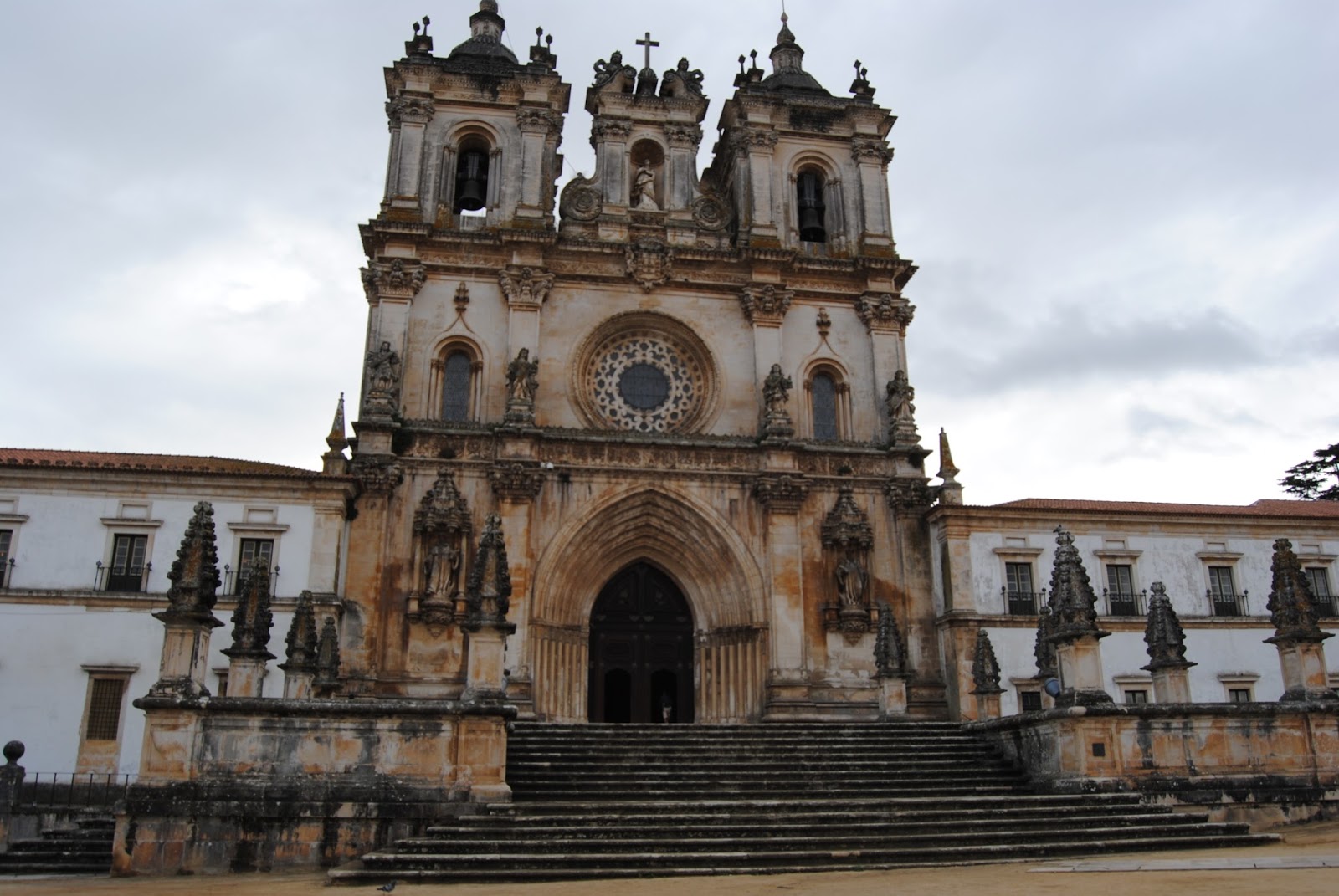ALGUIEN CON QUIEN HABLAR: Visita al Monasterio de Alcobaça de Portugal
