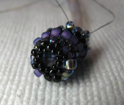 Cellini spiral beaded beads