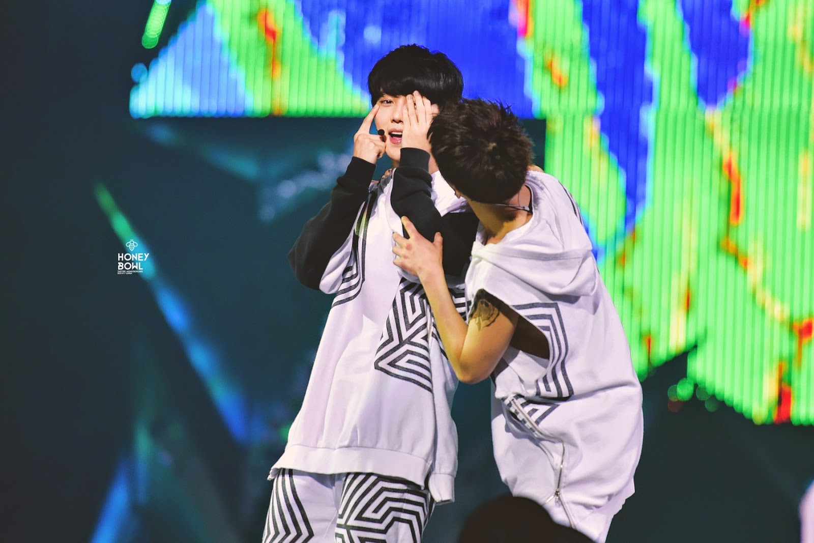 Xiuming-ming: [시우민&루한] 140921 베이징 콘서트 고화질