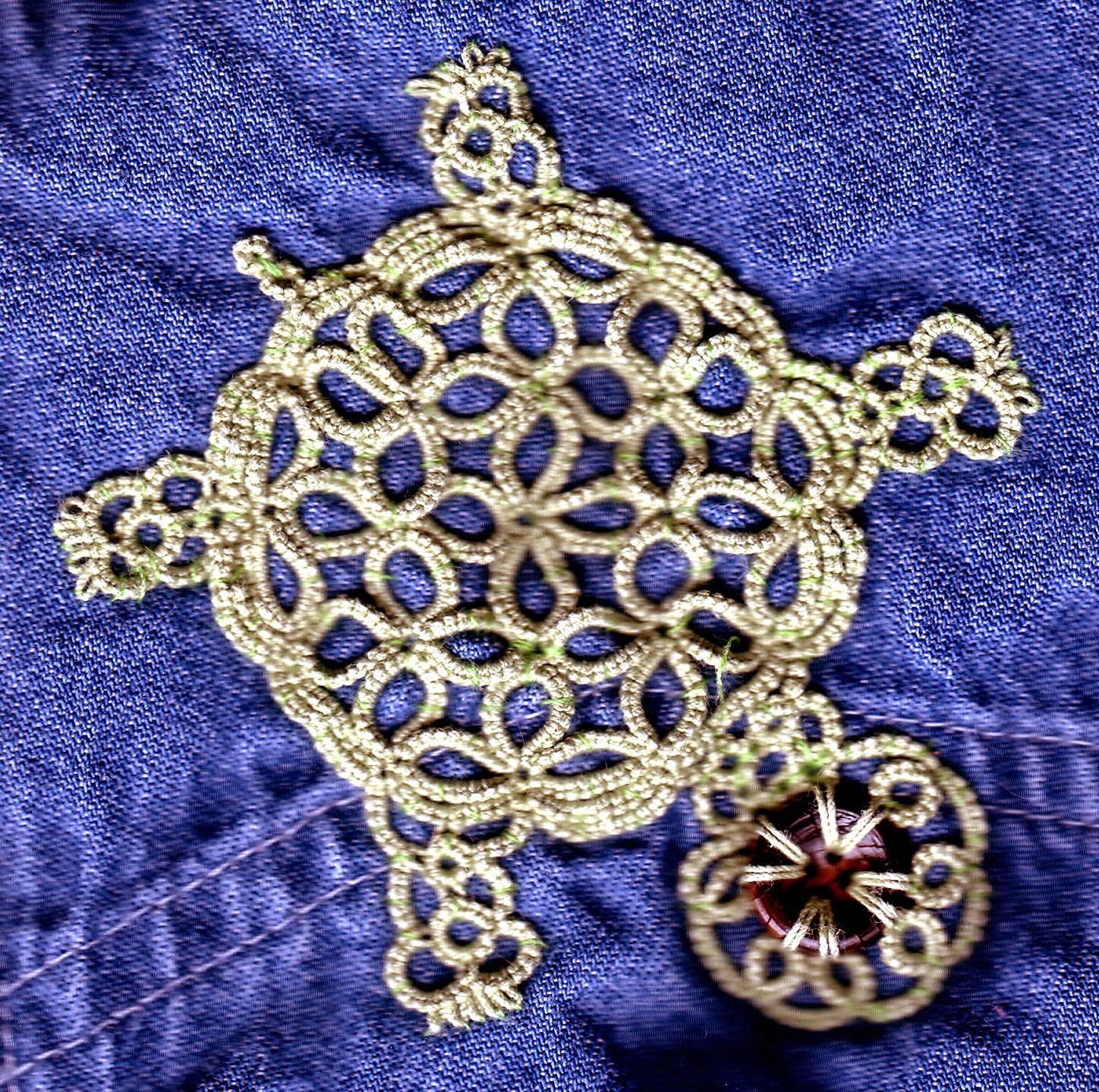 Tatting Treasures: Tatted Turtle from Brigette