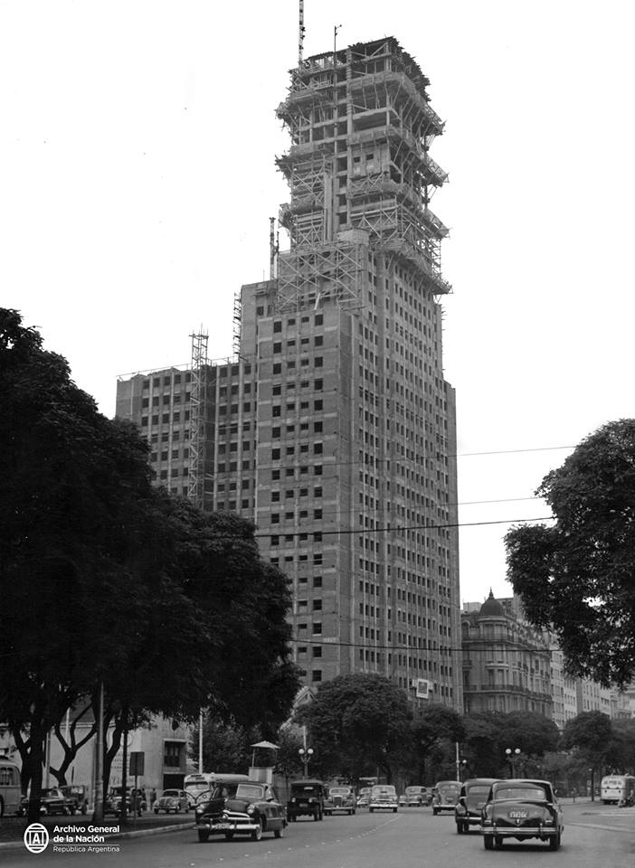Edificio Alas en construcción, el más alto de Buenos Aires hasta 1994 ...