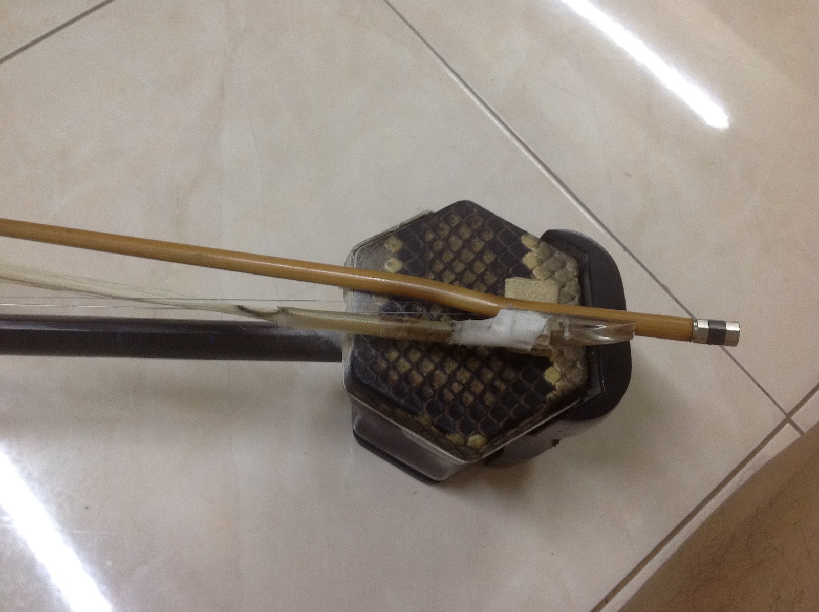 Huqin Centre: How to install the Erhu bow.
