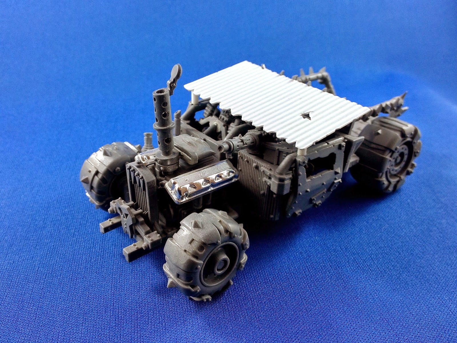 The Miniature Apocalypse: Ork Trukk - Rat Rod conversion part 1