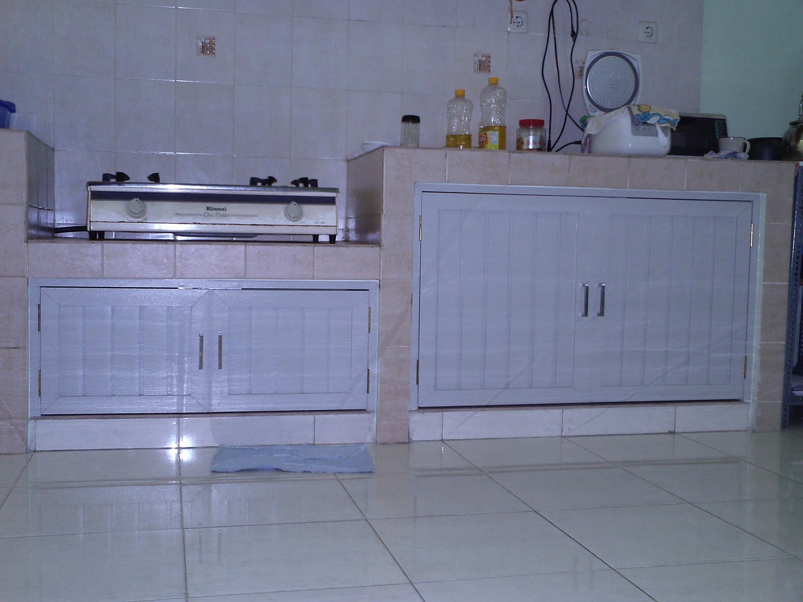 UTAMA ALUMINIUM DAN KACA: Pintu kitchen set aluminium