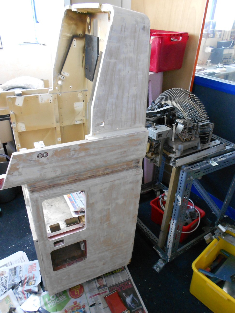 Jukebox Doctor: Wurlitzer Lyric E (1963) and AMI J.